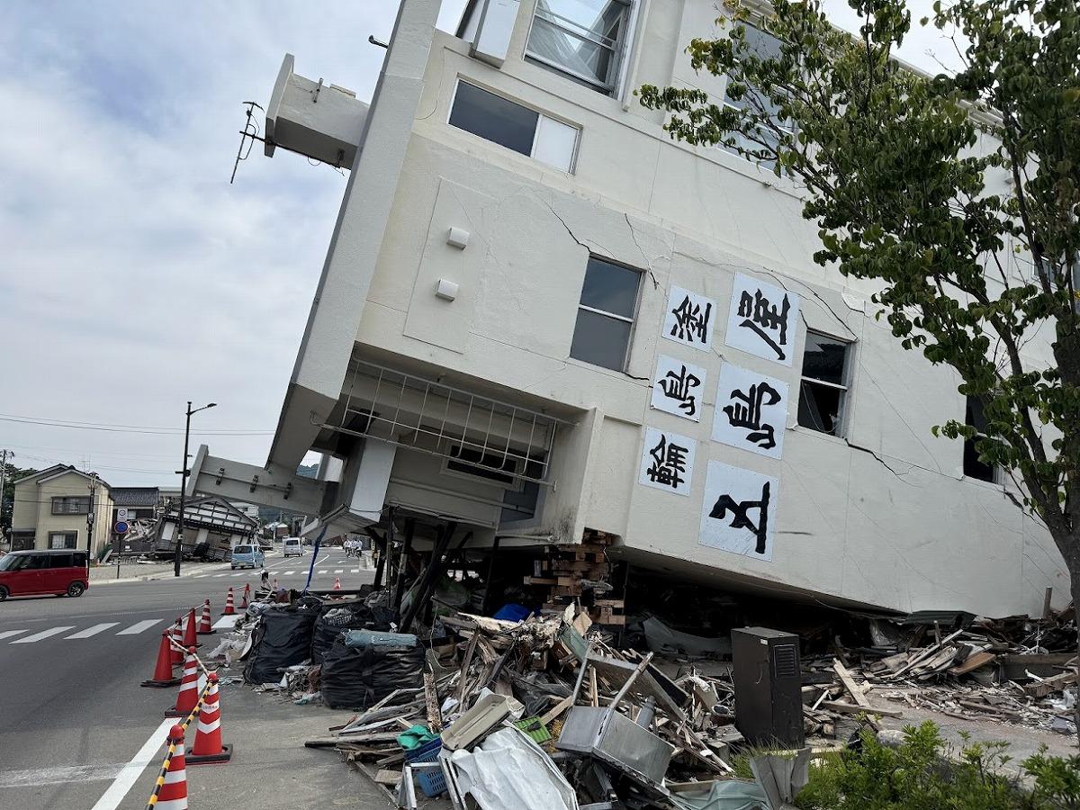 半年で復旧復興出来る訳無いだろう。 - yoshikazu blog